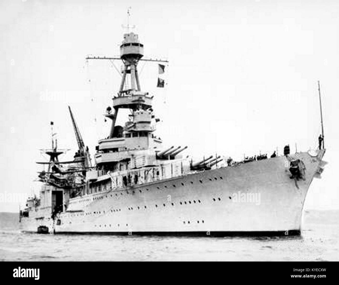 The USS Chicago (CA-29), a U.S. Navy cruiser, enters Sydney Harbour ...