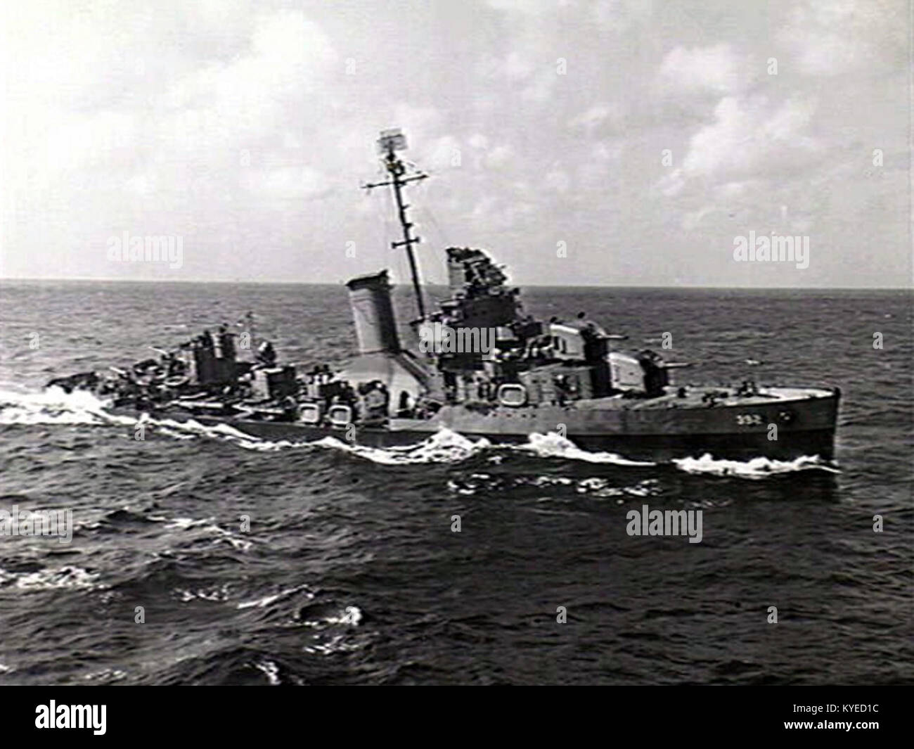 USS Patterson (DD-392), a Farragut-class destroyer, served in 1945 ...
