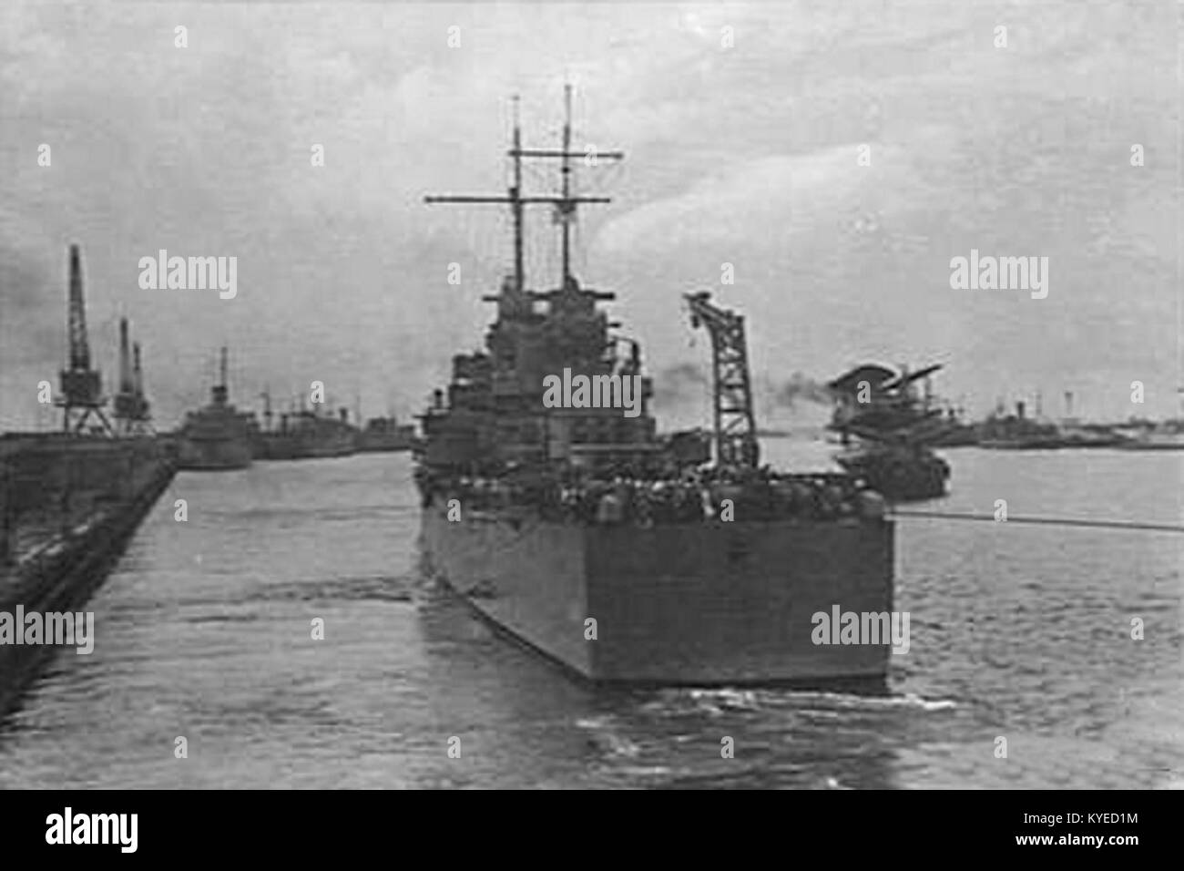 Uss phoenix hi-res stock photography and images - Alamy