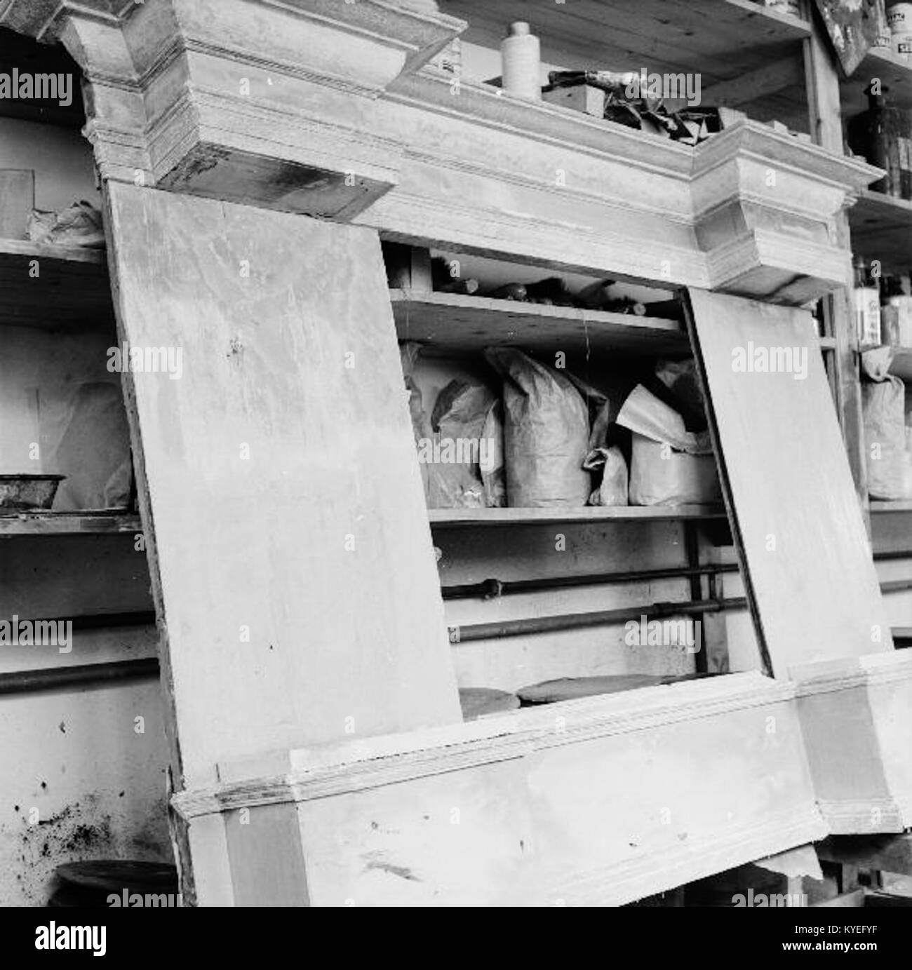 Medieval vise hi-res stock photography and images - Alamy