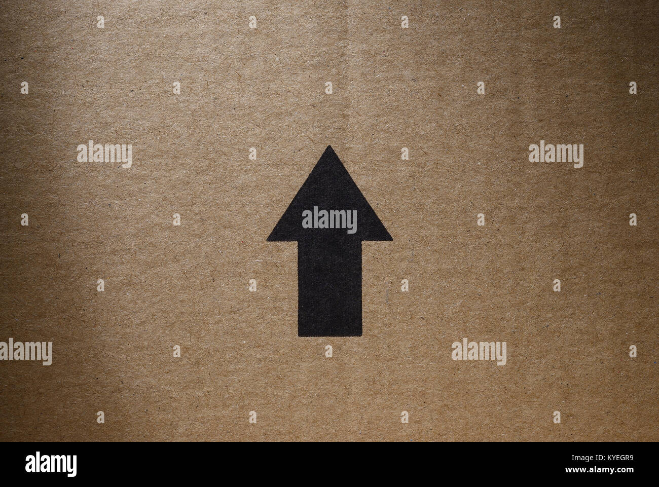 Arrow pointing upwards hi-res stock photography and images - Alamy