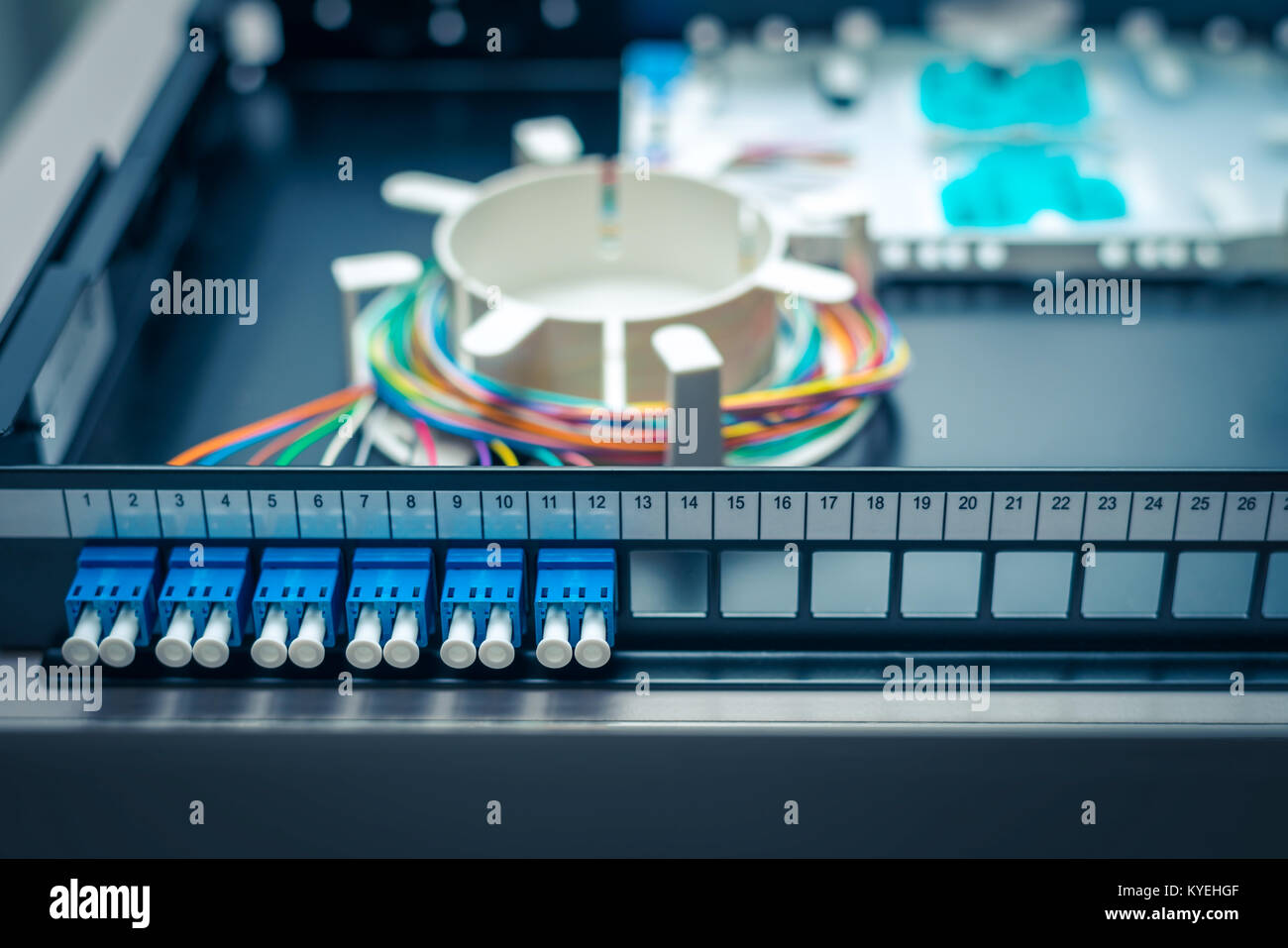 Fibre optic patch distribution panel shelf for enterprise networking ...