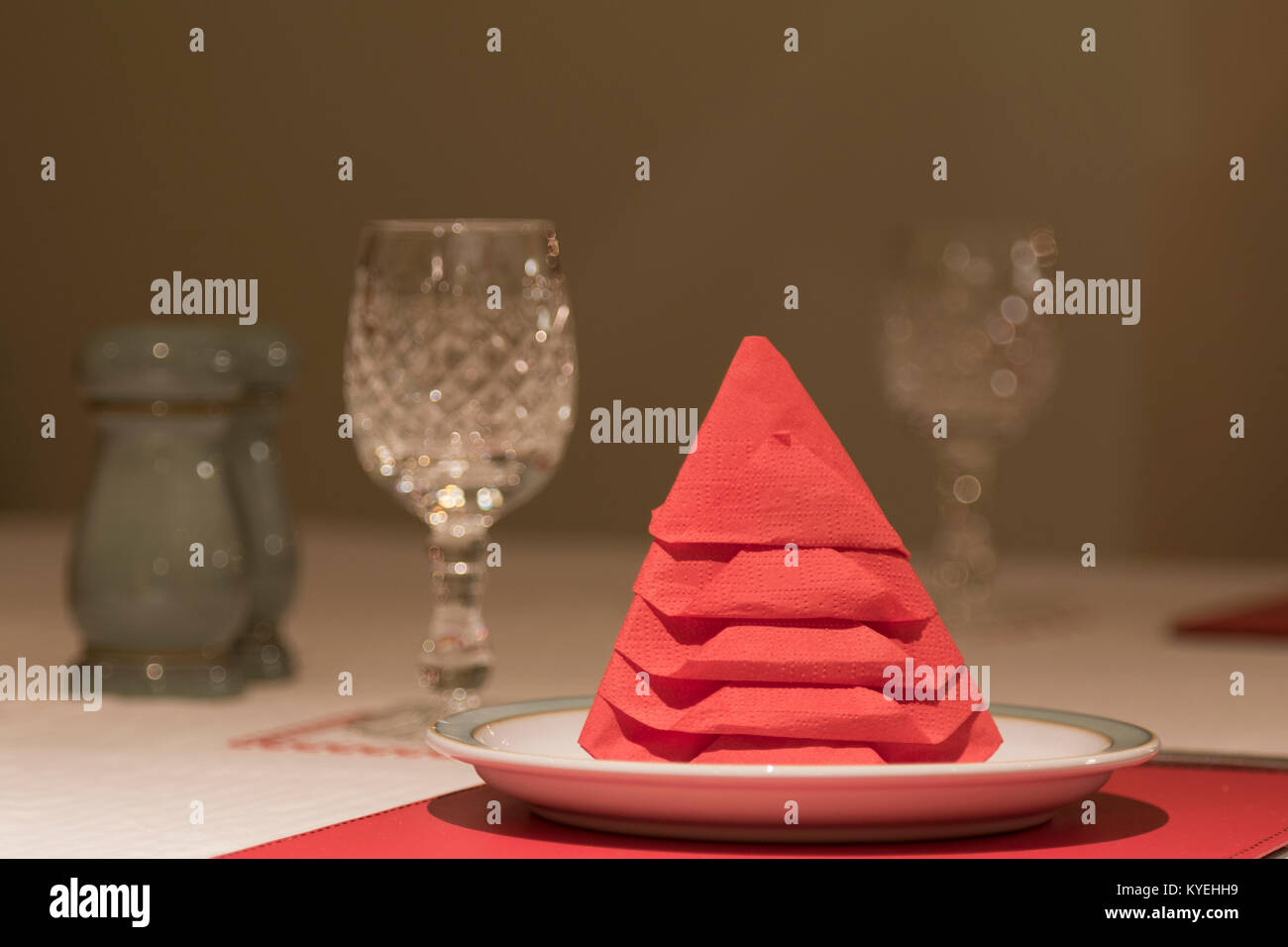 Table pyramid hi-res stock photography and images - Alamy