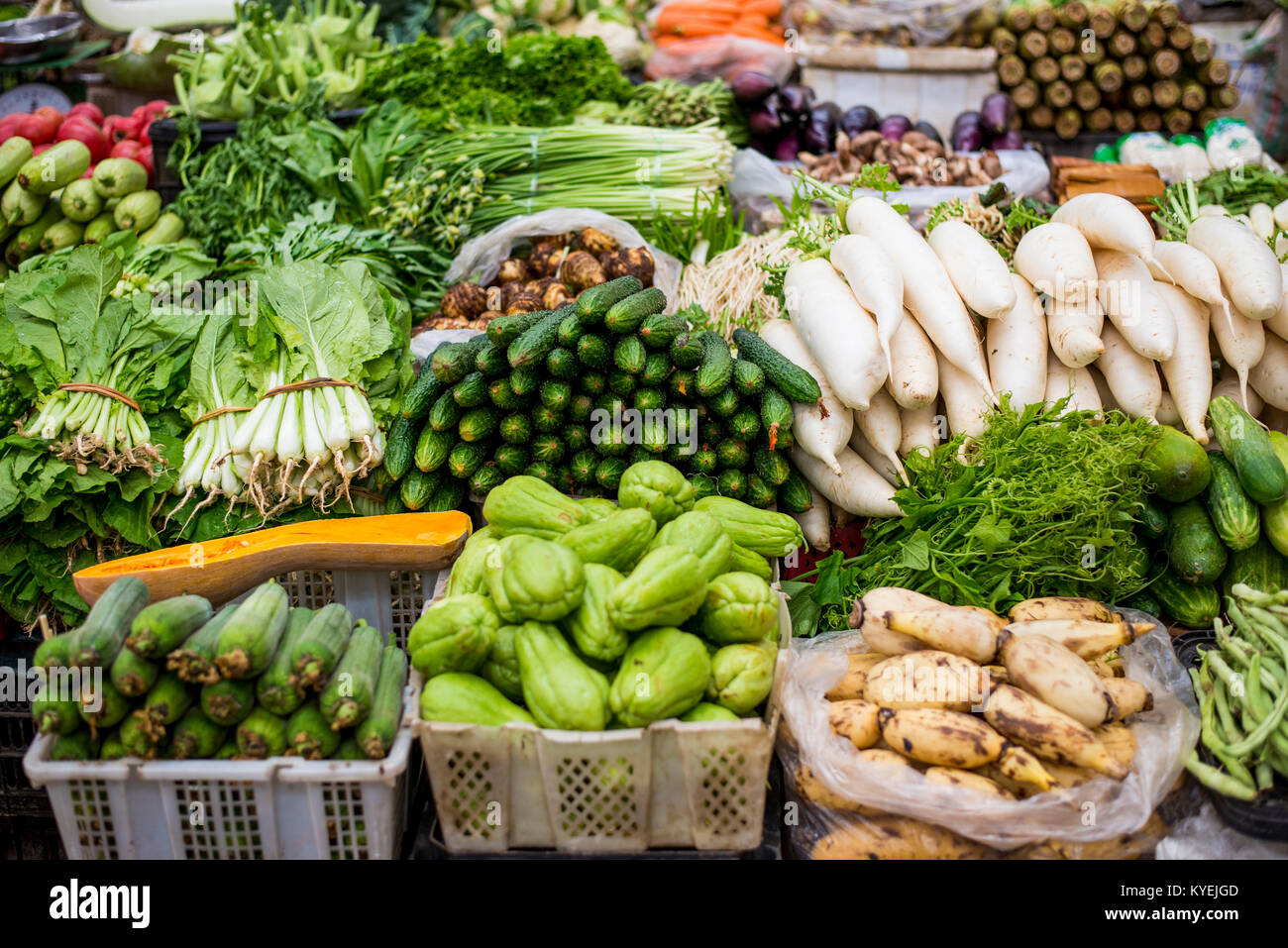 Fresh vegetables in Chinese open market Stock Photo - Alamy