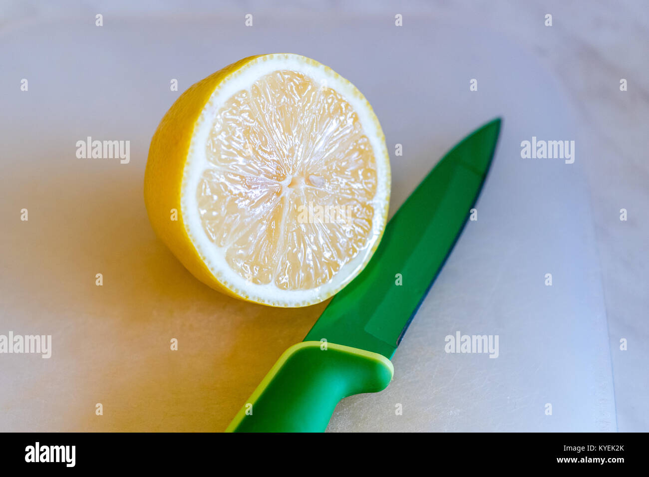 Sliced lemon and green knife in a kitchen Stock Photo - Alamy