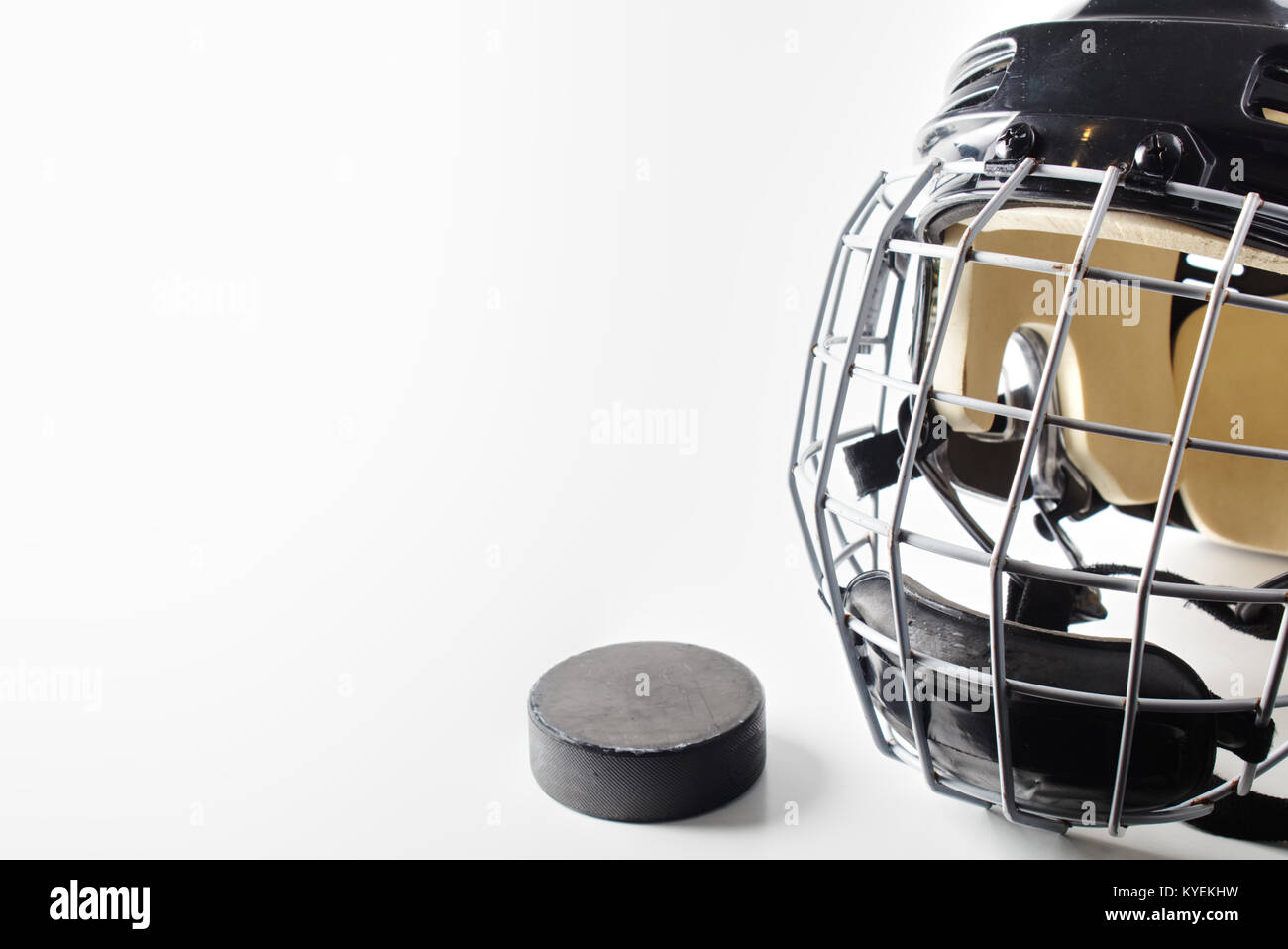 Ice hockey helmet hi-res stock photography and images - Alamy