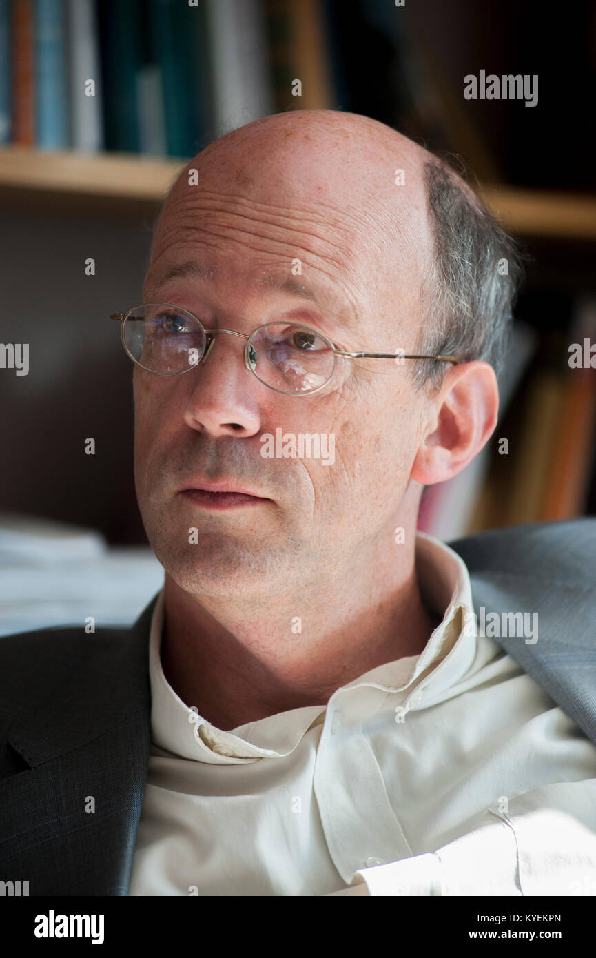 Institute of newspaper research hi-res stock photography and images - Alamy