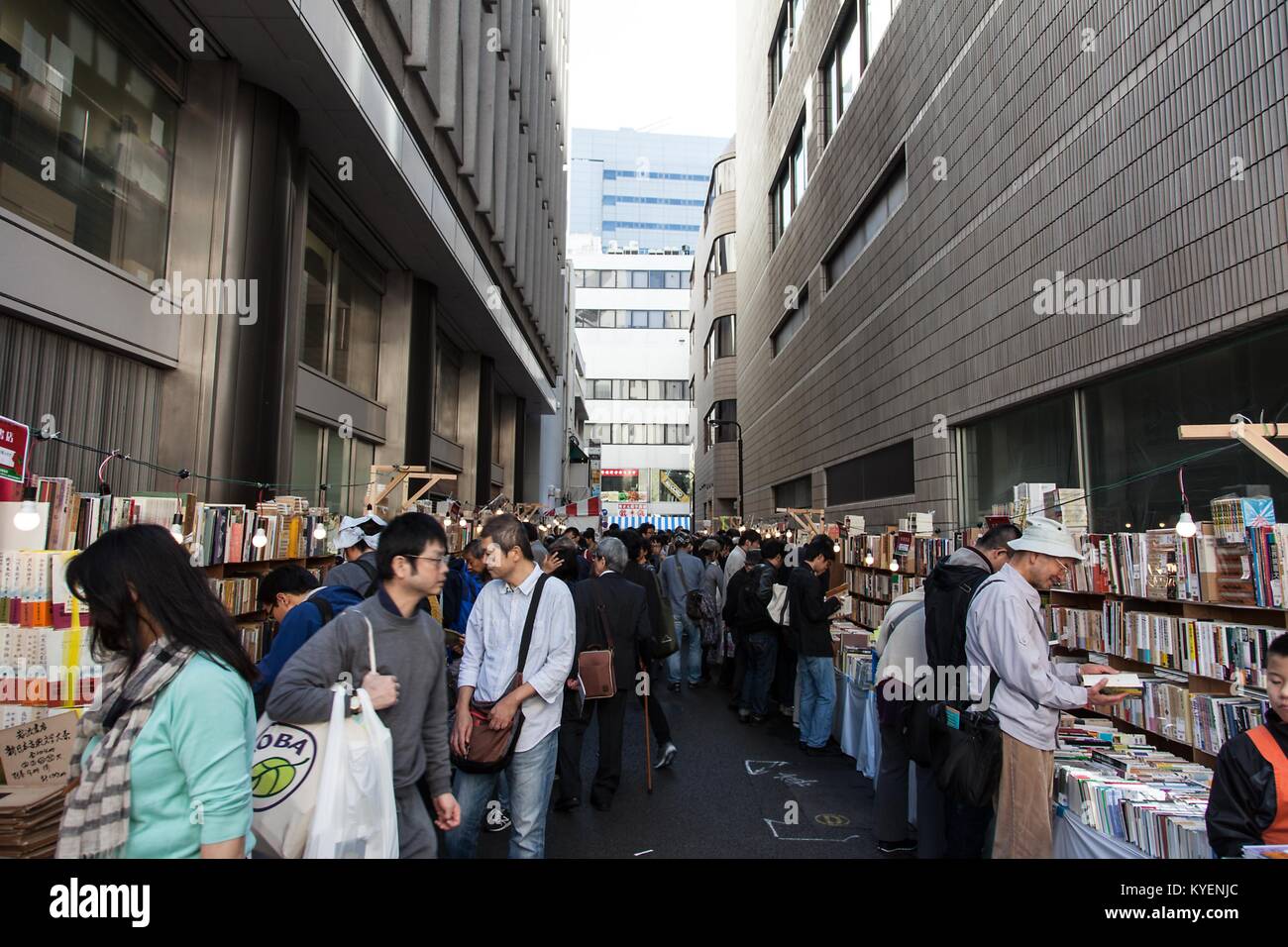 Outdoor book stands hi-res stock photography and images - Alamy