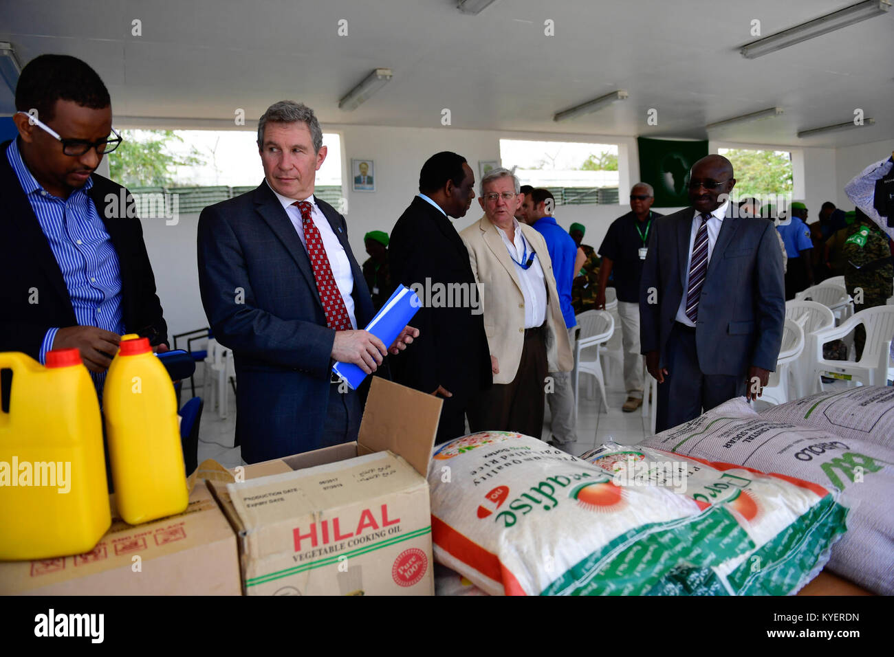 Somali aid efforts hi-res stock photography and images - Alamy
