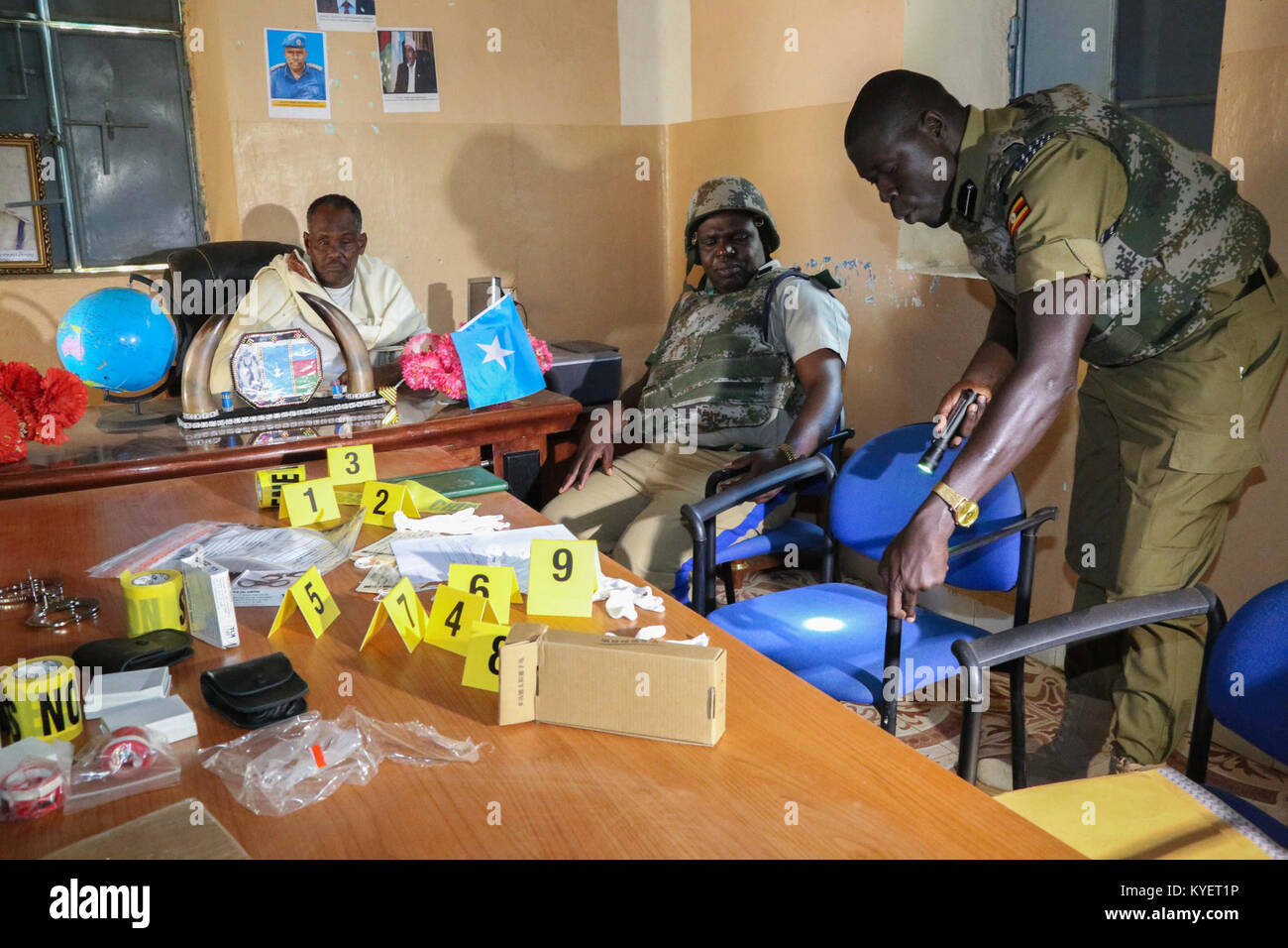 AMISOM police officers present crime investigation kits to Gen. Mahat ...