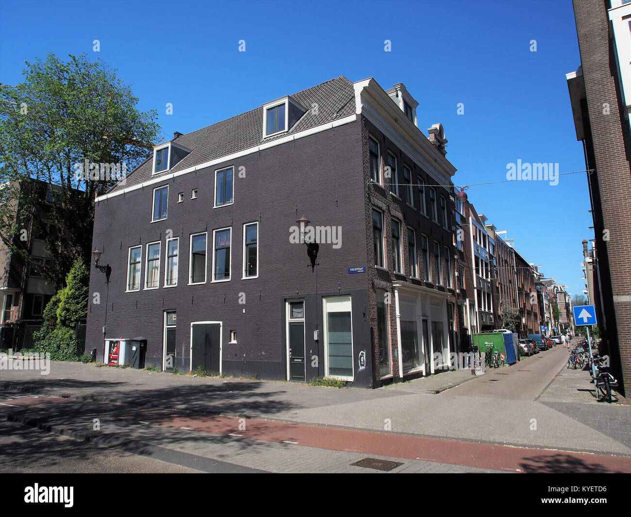 A photograph of the intersection of Foeliestraat and Rapenburg in ...