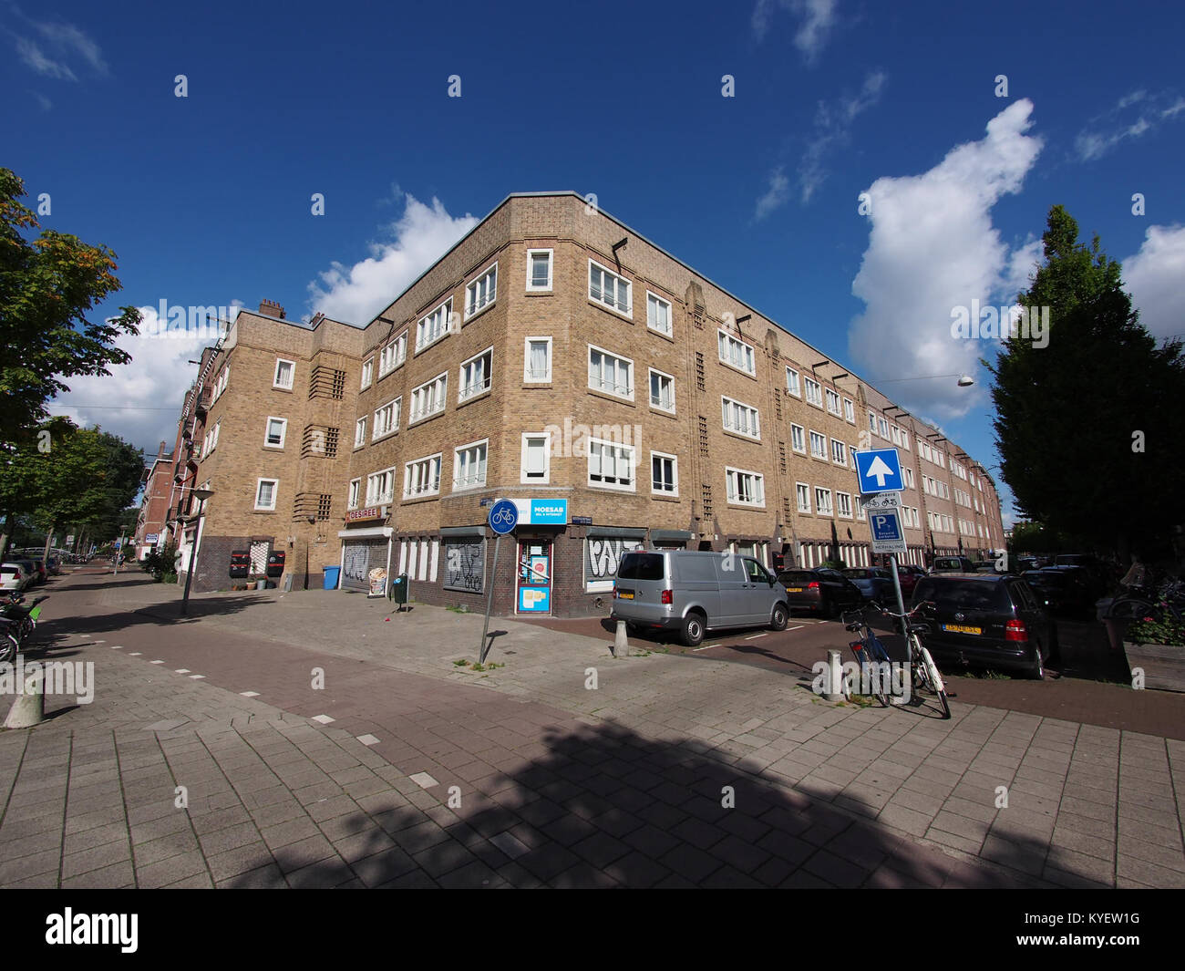 A photograph of the intersection at De Rijpstraat and Bestevaerstraat ...