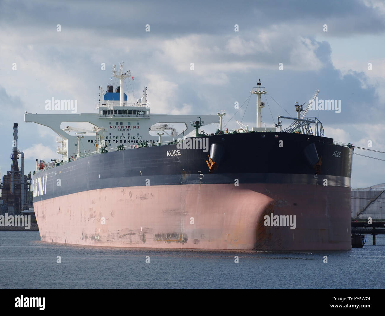 Photograph of the crude oil tanker 'Alice' (IMO 9709087) at the 5e ...