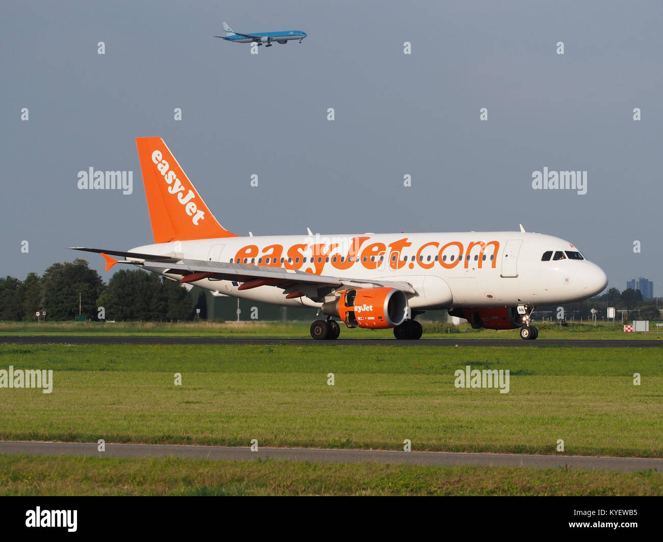 A photograph of easyJet Airbus A319-111 (registration G-EZAN) as it ...