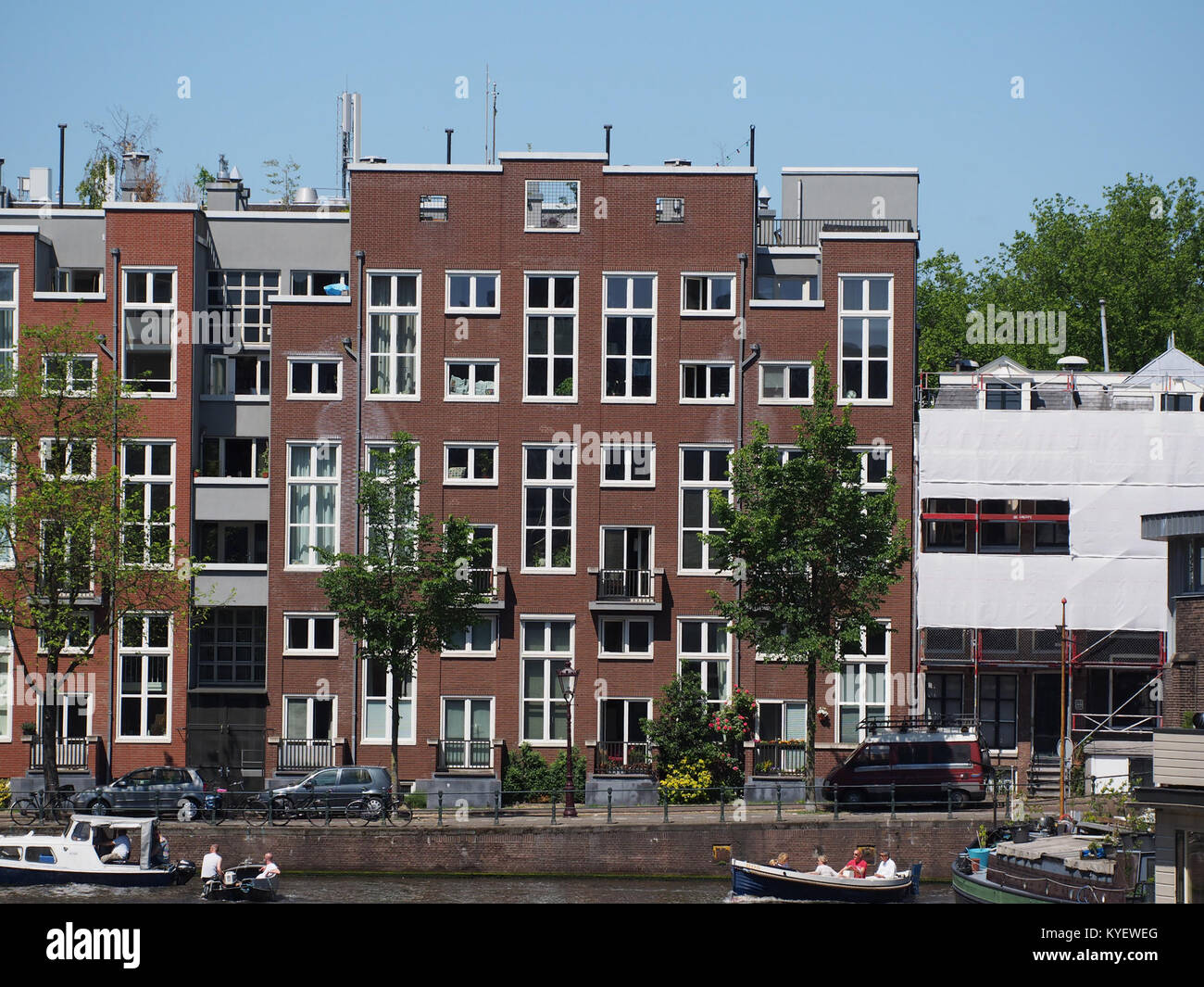 This photograph shows the Nieuwe Herengracht canal in Amsterdam ...