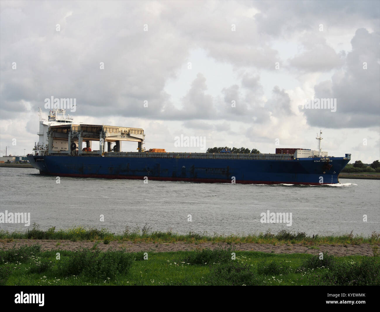 The Star Isfjord, a ship built in 2000, navigates the Nieuwe Waterweg ...