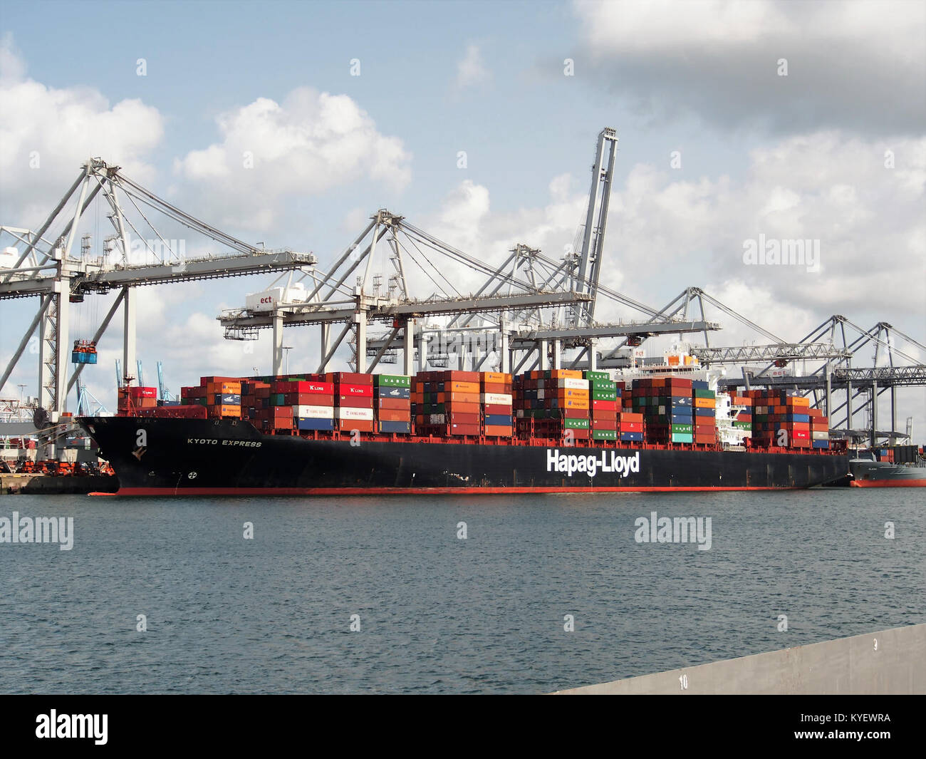 The Kyoto Express, a modern container ship, is pictured in Rotterdam ...