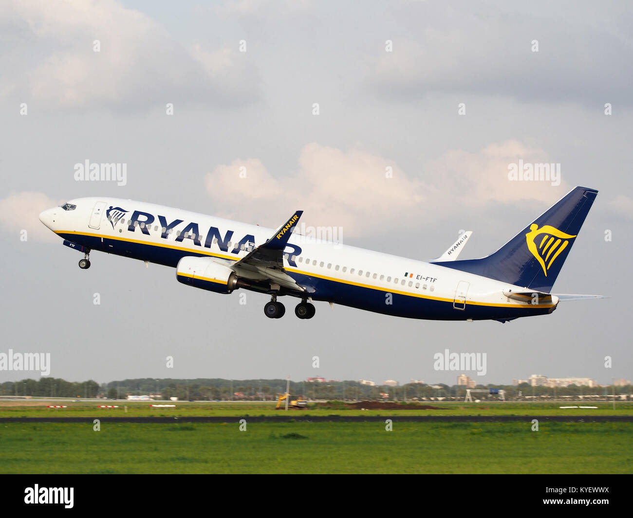 A photograph of Ryanair Boeing 737-8AS (registration EI-FTF), captured ...
