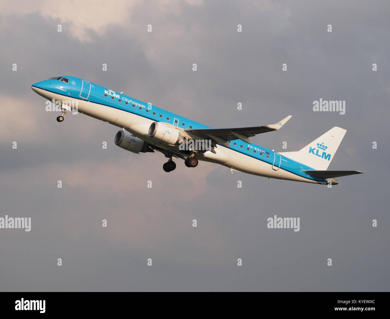 A photograph of the KLM Cityhopper Embraer ERJ-190STD (ERJ-190-100 ...