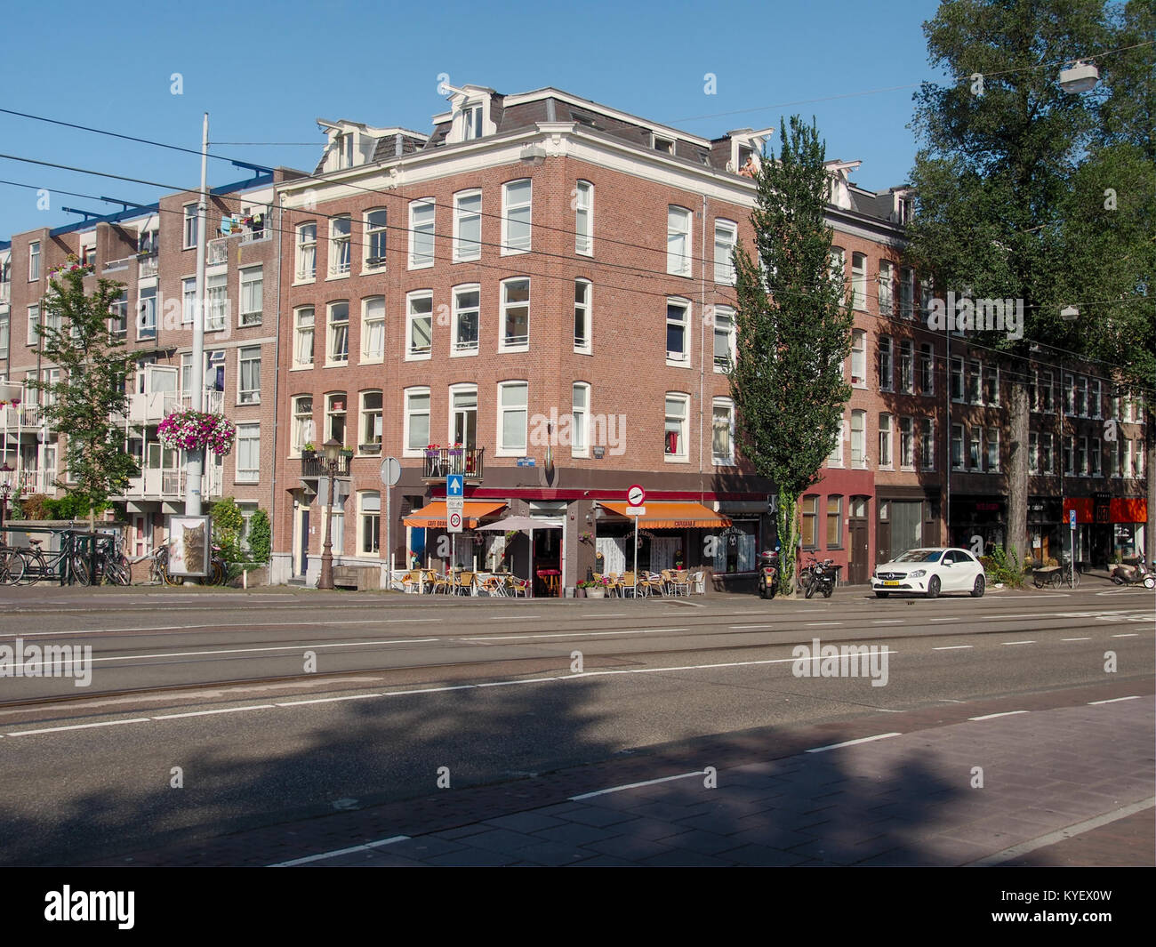 This image depicts the corner of Bilderdijkstraat and Jacob van ...