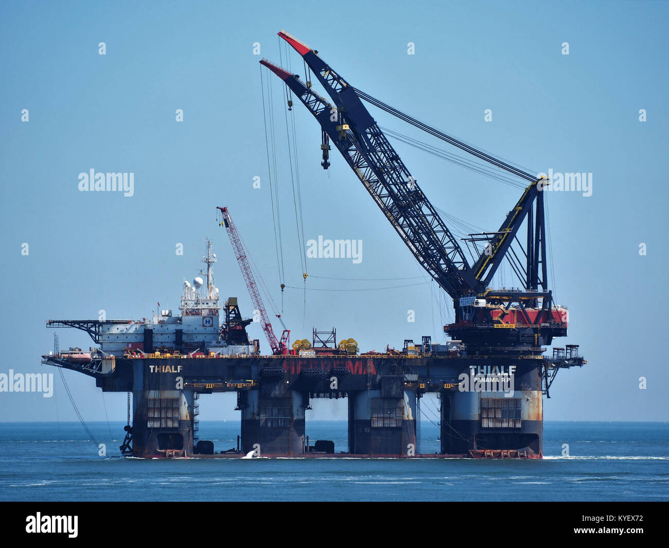 Heavy lift offshore vessel hi-res stock photography and images - Alamy