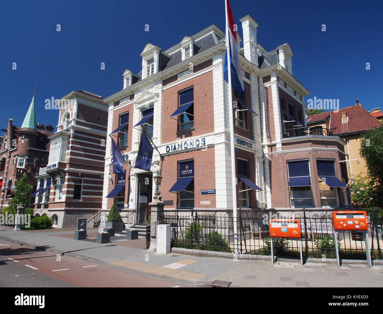 A photograph of Villa Coster, located on Paulus Potterstraat ...