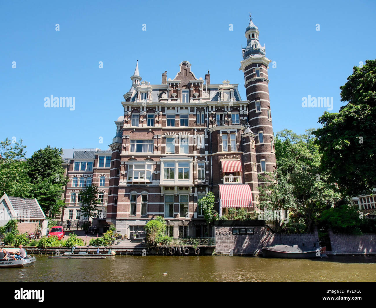 A photograph of Villa Weteringschans, located along the Singelgracht in ...