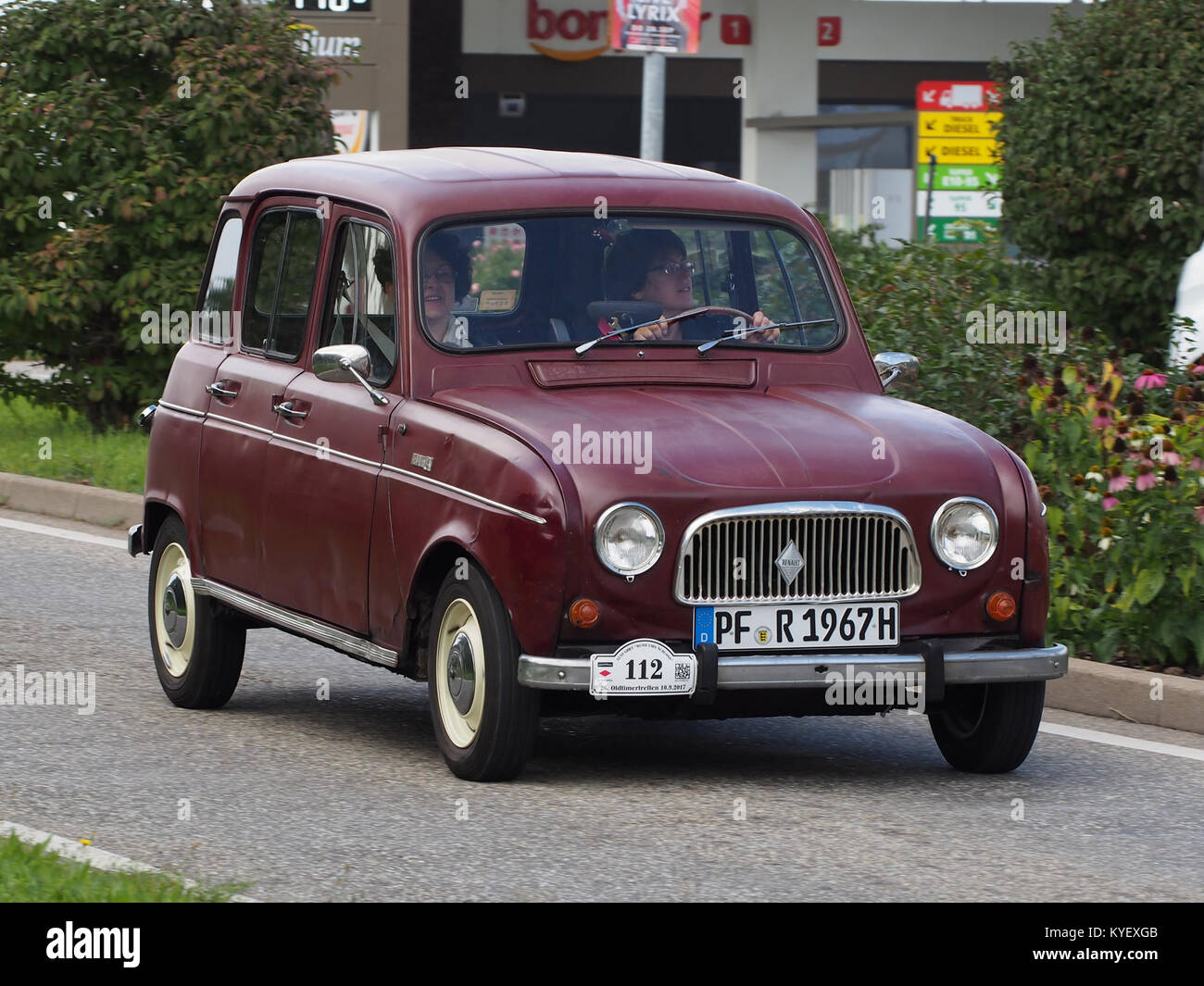 A photo from the 2017 'Ausfahrt Rund ums Schloss' event, showing ...