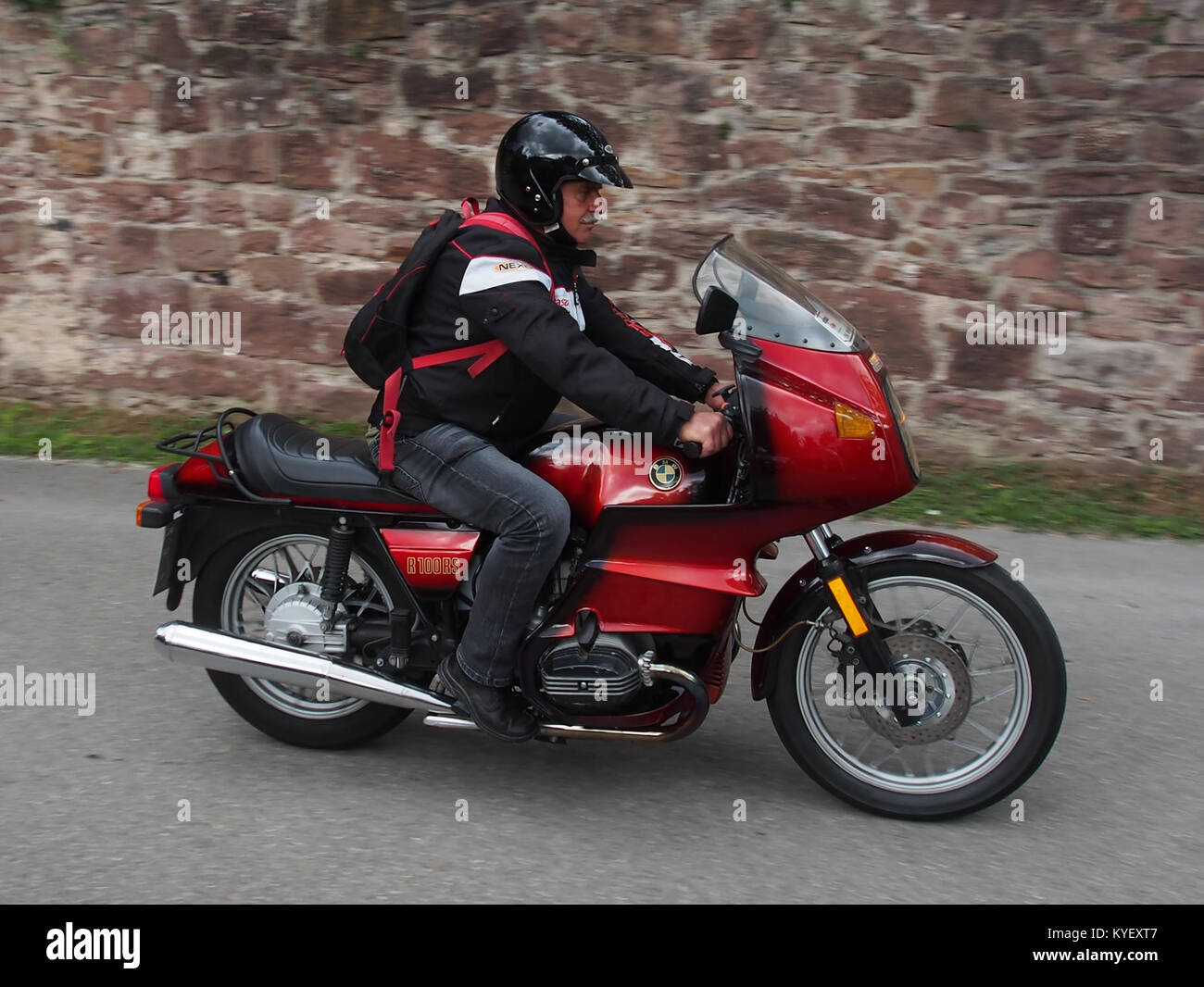 This image shows a BMW R 100RS motorcycle participating in the 2017 ...