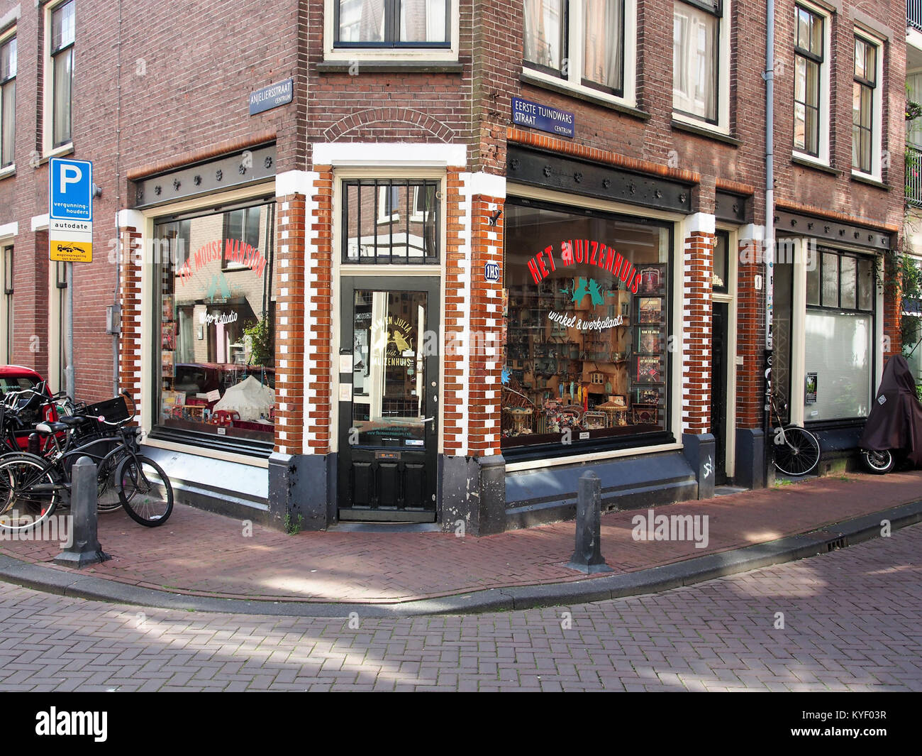 This photograph captures the intersection of Eerste Tuindwarsstraat and ...