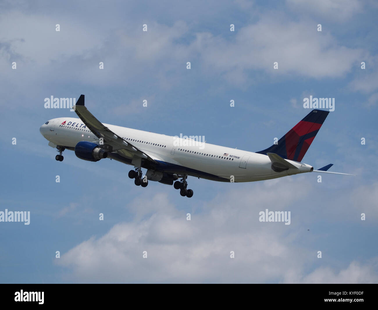 N819NW Delta Air Lines Airbus A330-323 takeoff from Schiphol (AMS ...