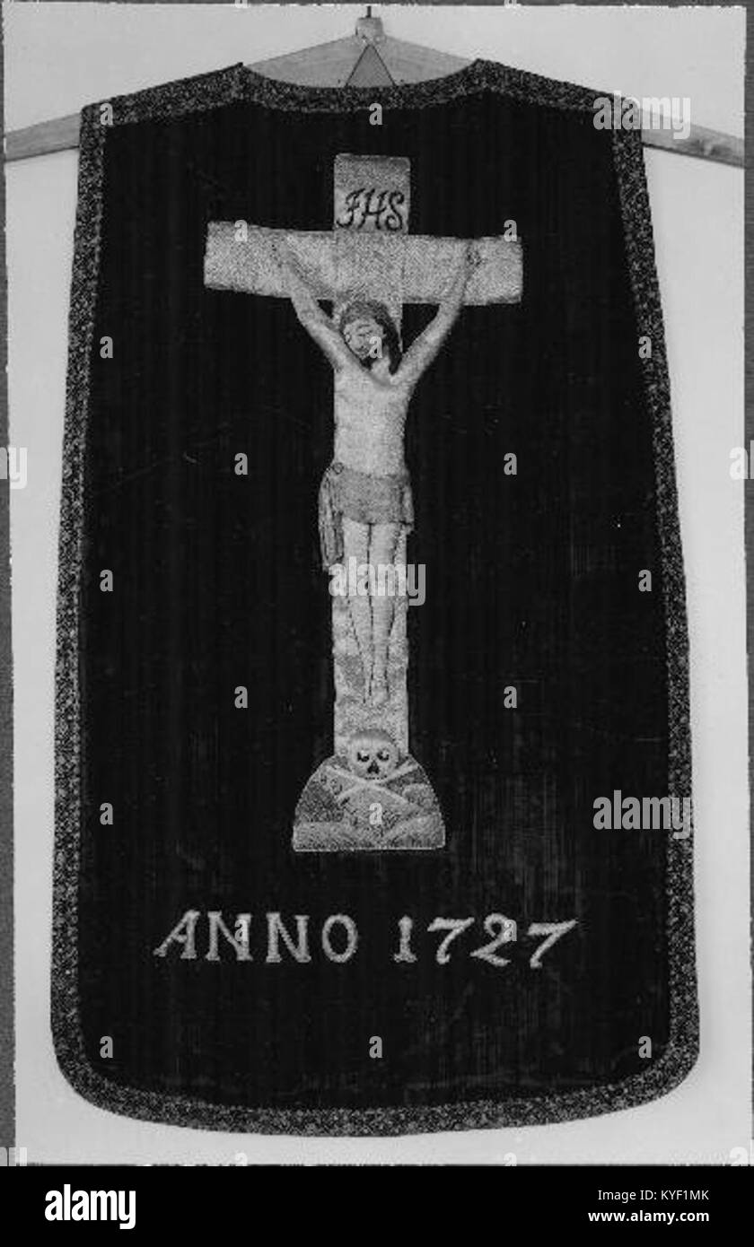 Historic building prominent tower Black and White Stock Photos & Images ...