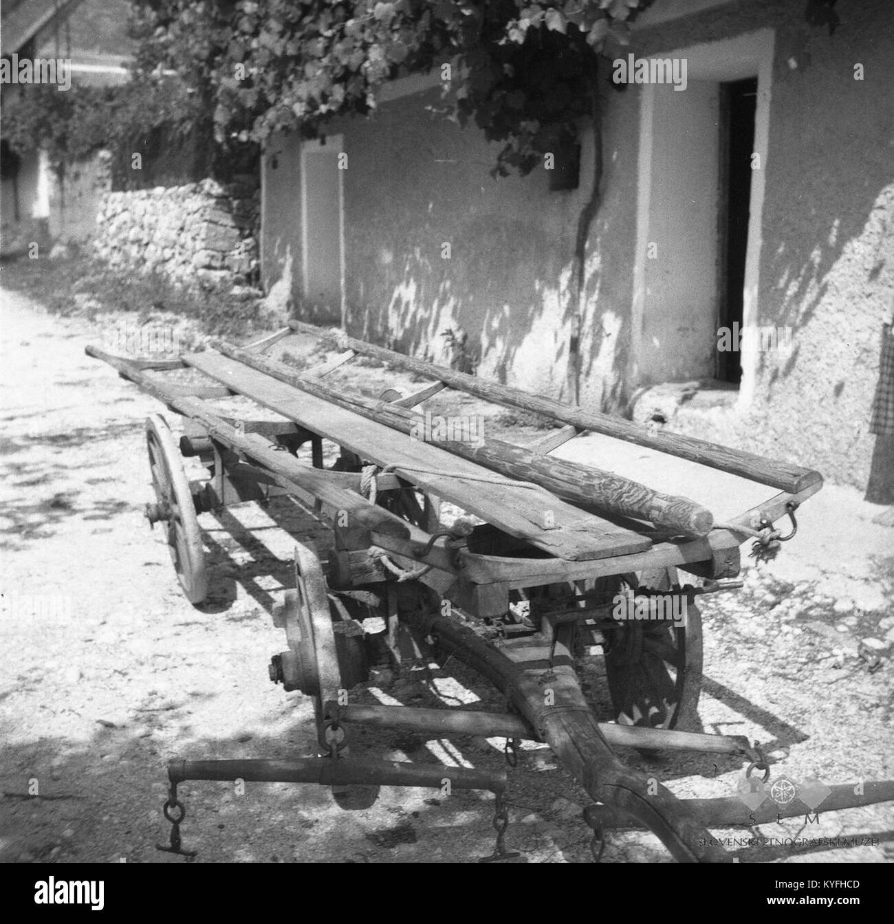 Hay cart hi-res stock photography and images - Alamy