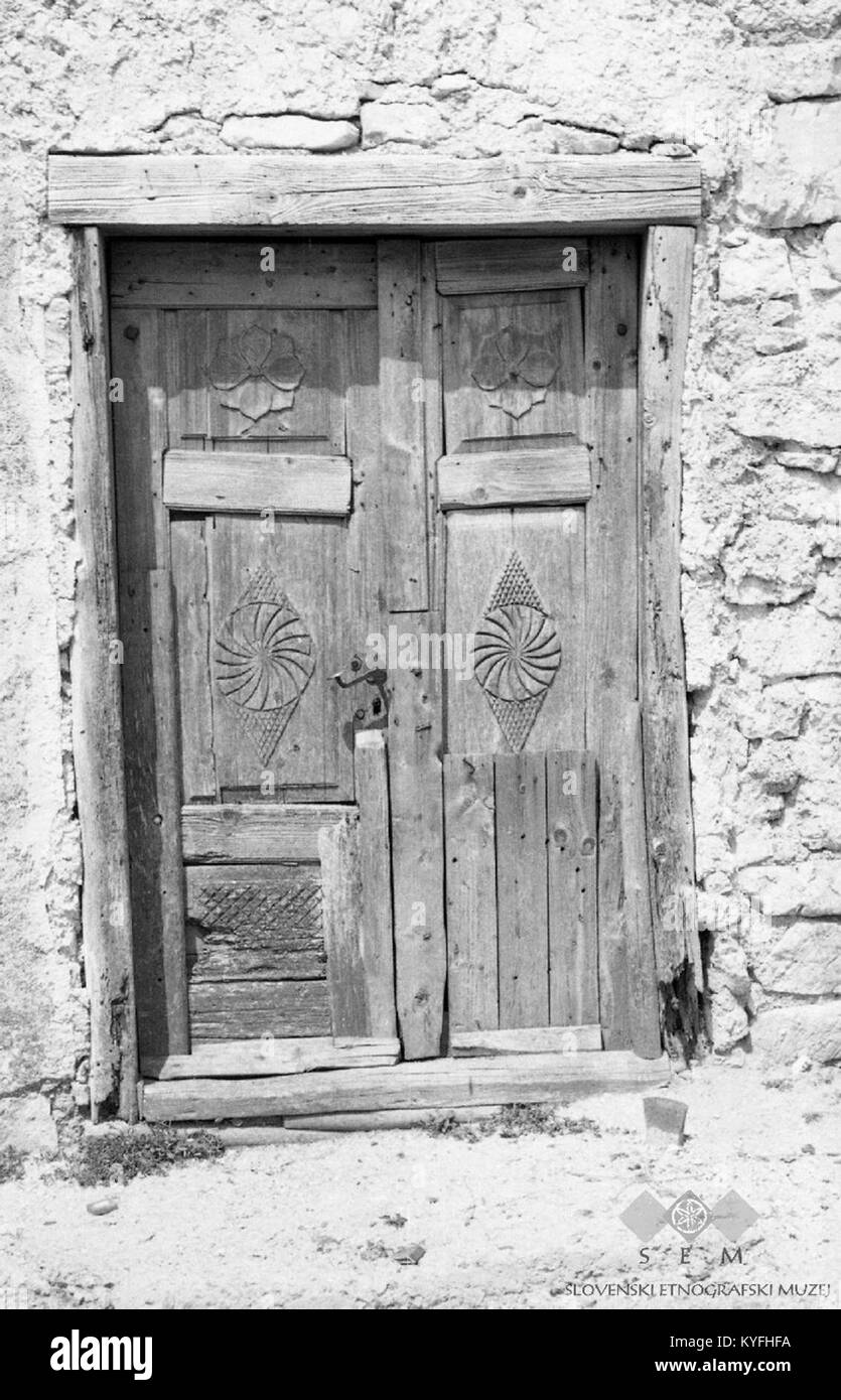 Vrata hiše, Ivan Furlan, Strmec 1959 (2 Stock Photo - Alamy