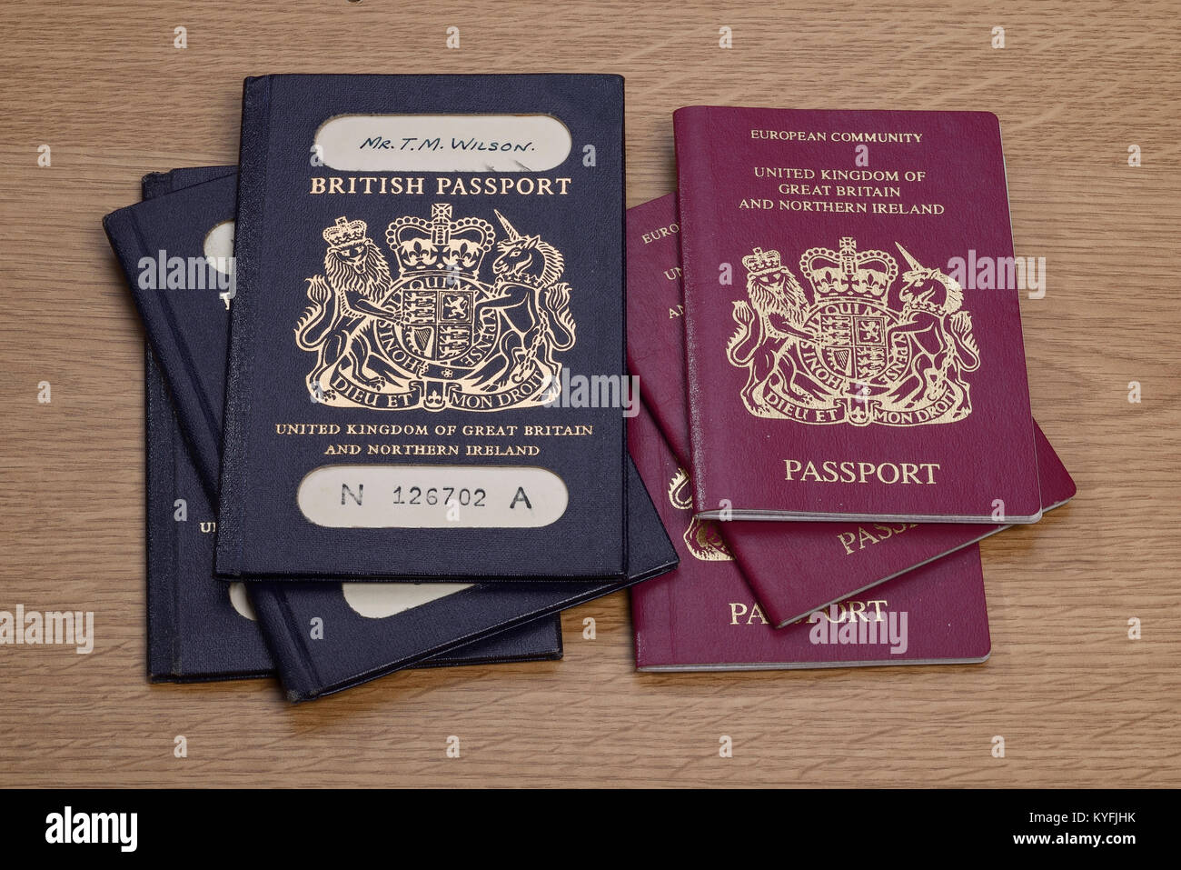 Dark blue british passports hi-res stock photography and images - Alamy
