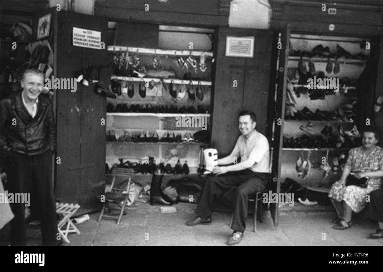 Shop 1940s hi-res stock photography and images - Alamy