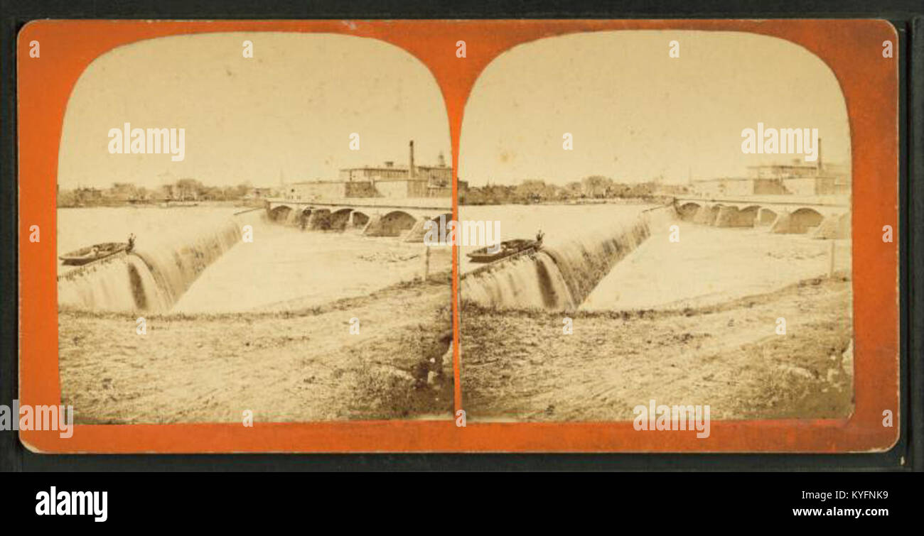 Water pouring over a dam hi-res stock photography and images - Alamy