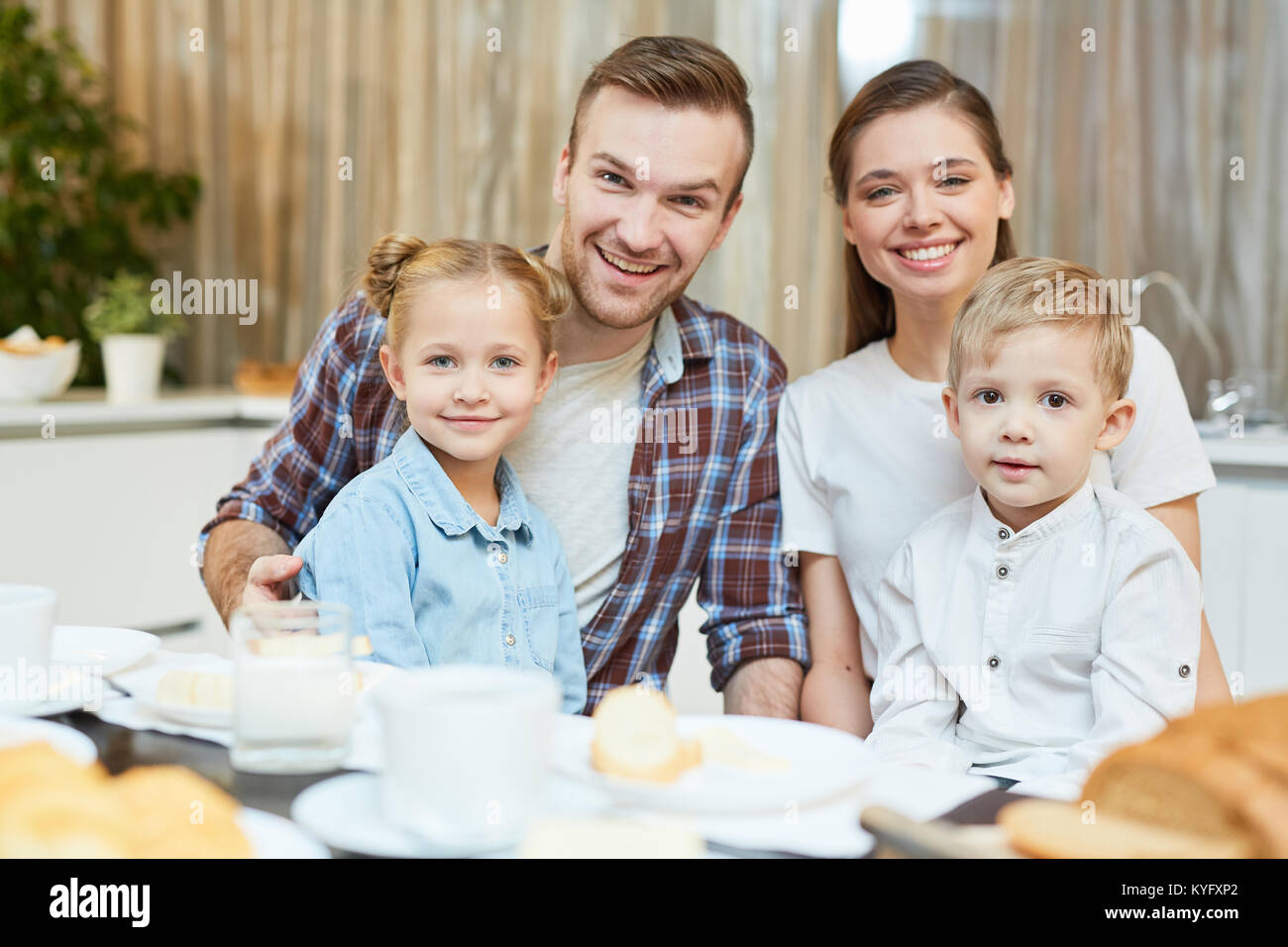 Husband and wife and kids hi-res stock photography and images - Alamy