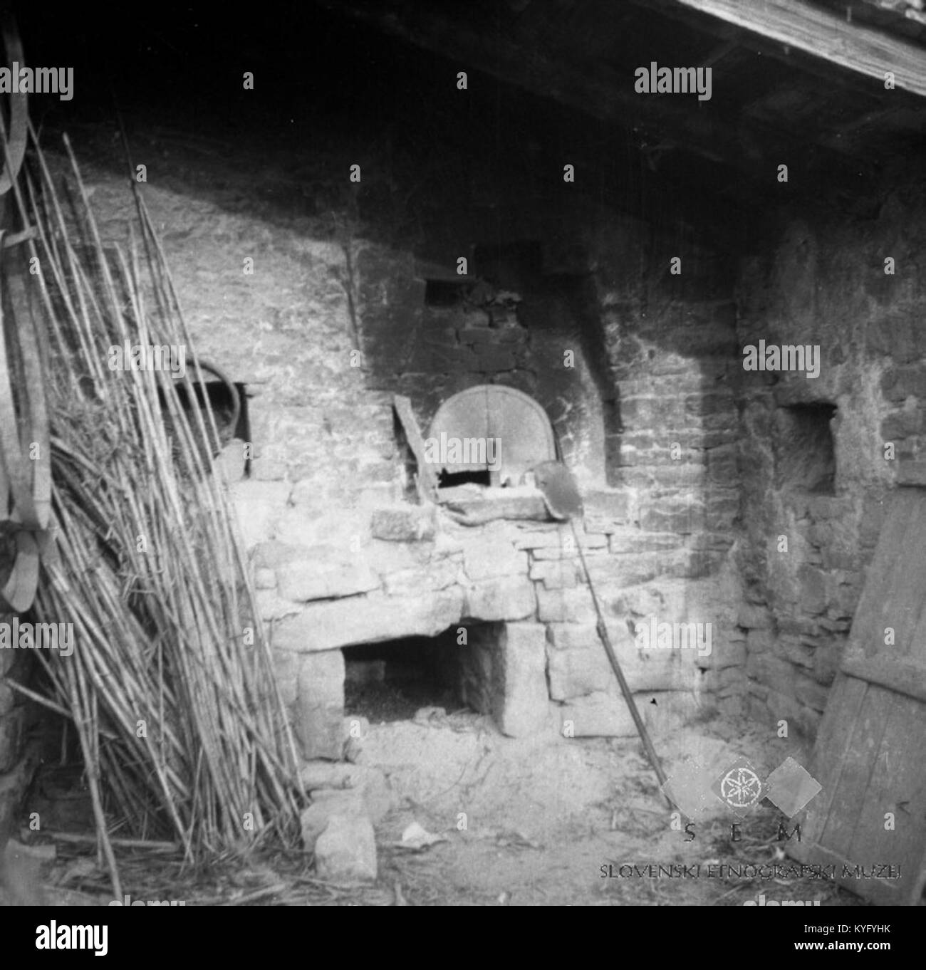 Vintage oven bread hi-res stock photography and images - Alamy