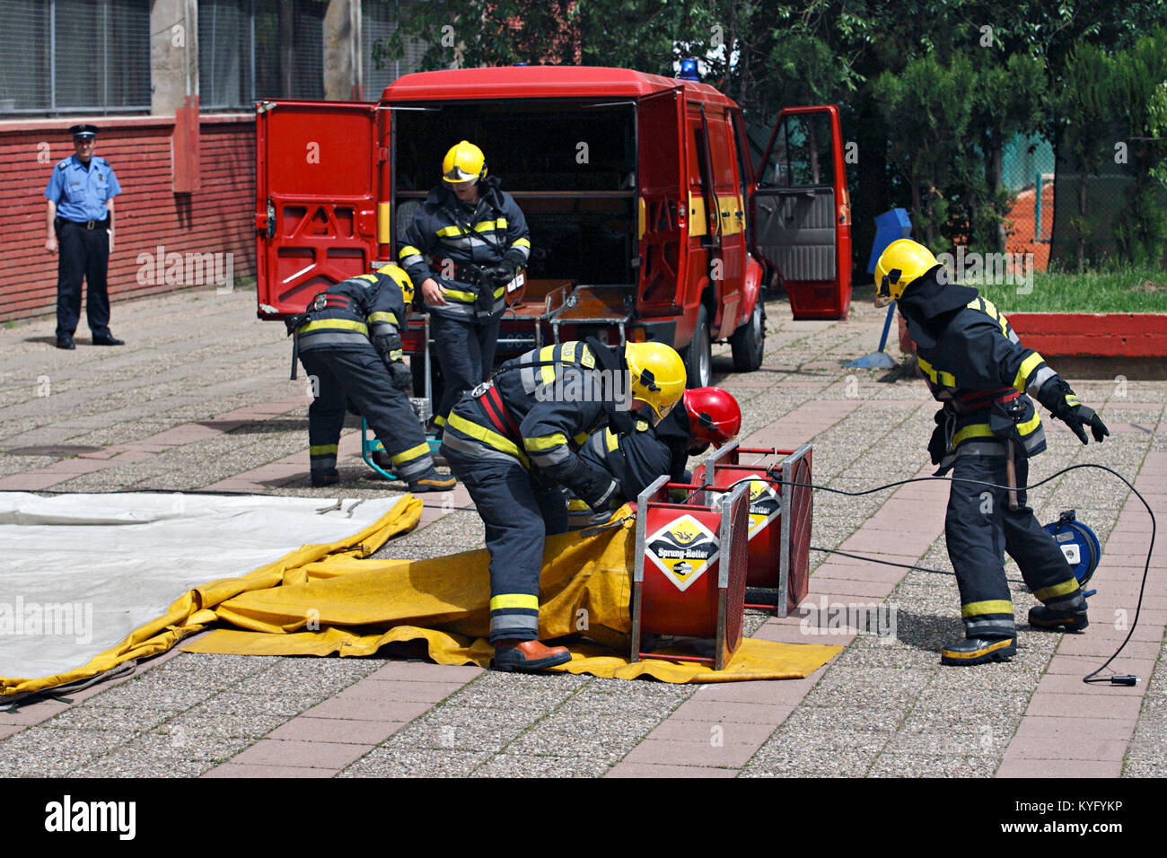 Firefighting school hi-res stock photography and images - Alamy