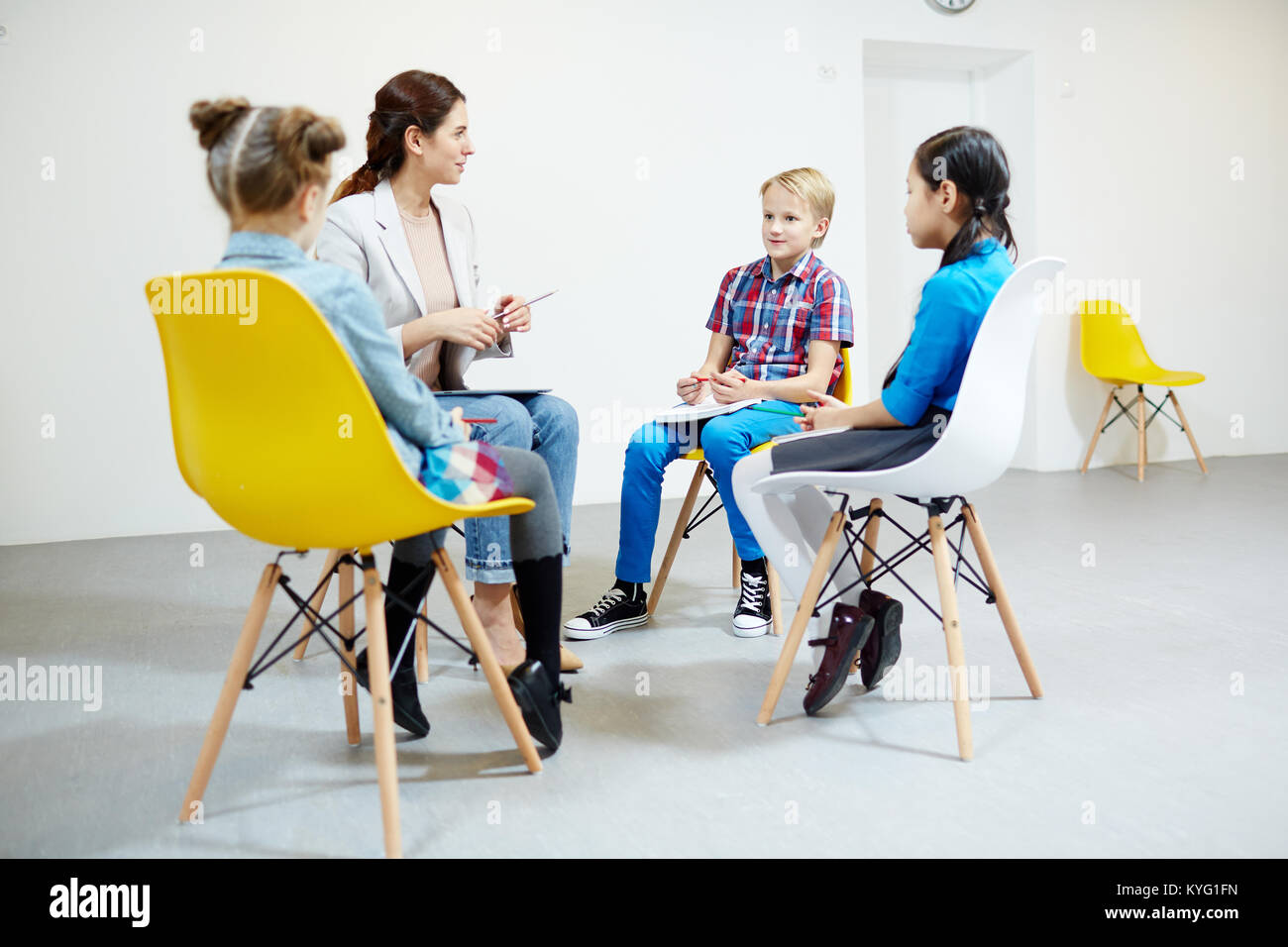 Primary school student tutor hi-res stock photography and images - Alamy