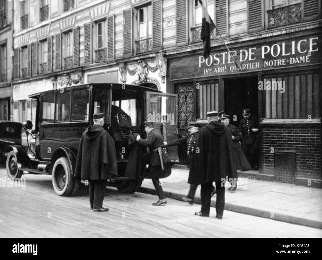 Poste De Police High Resolution Stock Photography and Images - Alamy