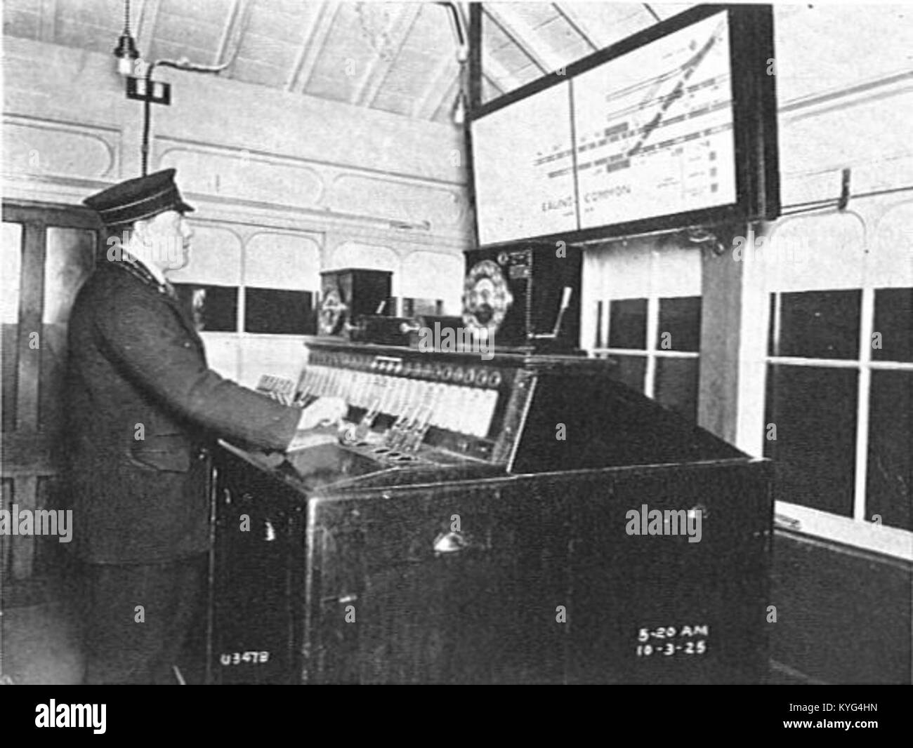 Railway signal 20th century hi-res stock photography and images - Alamy