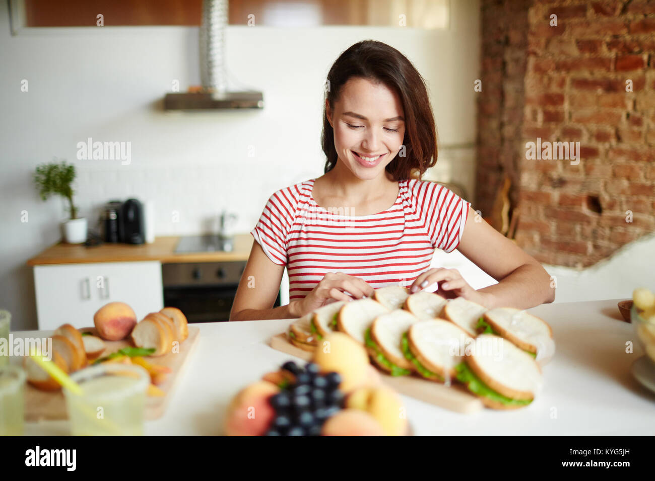 Making sandwich hi-res stock photography and images - Alamy