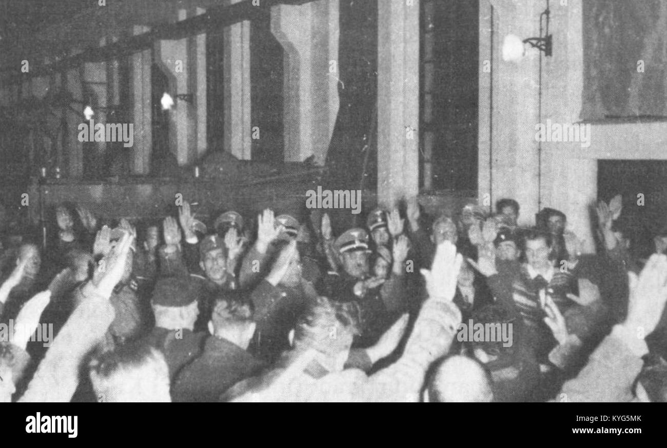 Arrival people Black and White Stock Photos & Images - Alamy