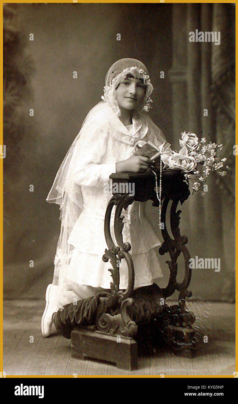 'Primeira Comunhão' from the 1920s depicts the first communion ceremony ...