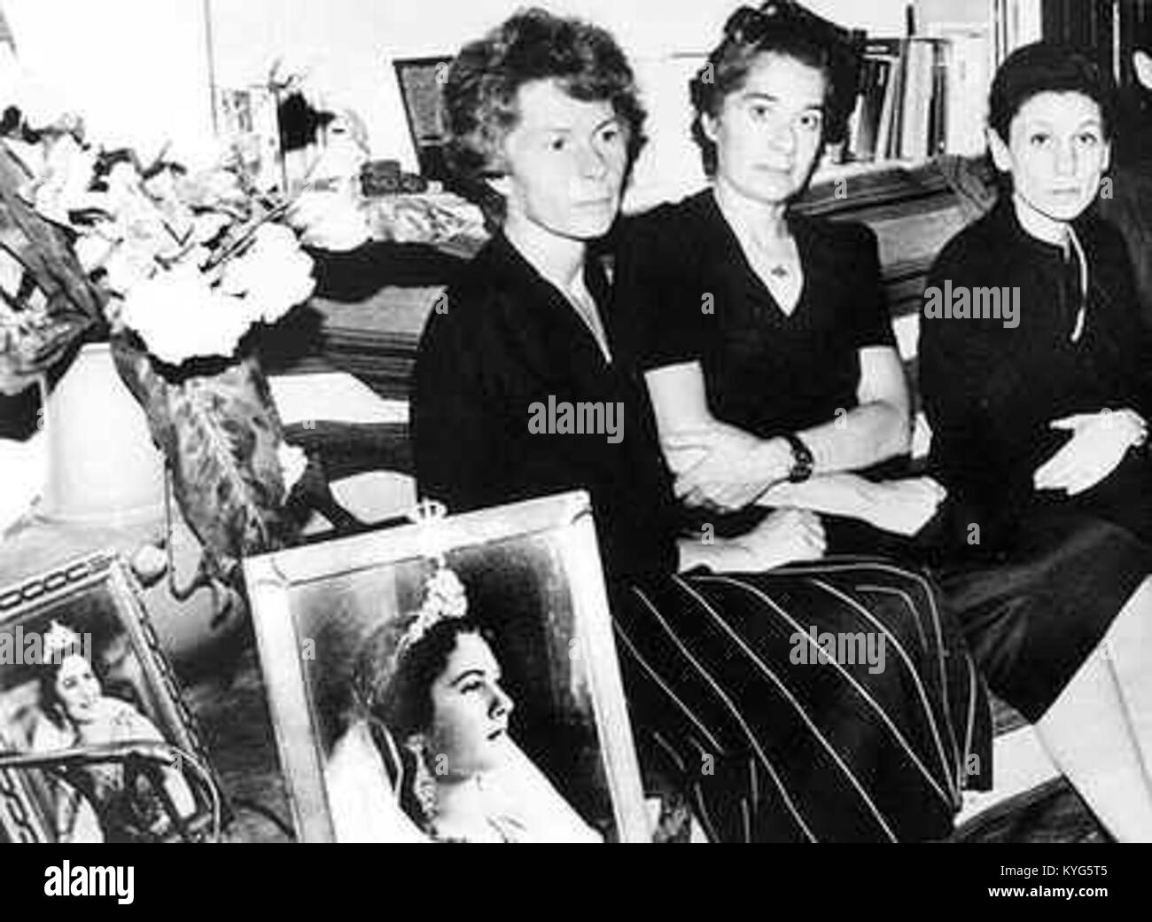 Queen mother funeral queen hi-res stock photography and images - Alamy