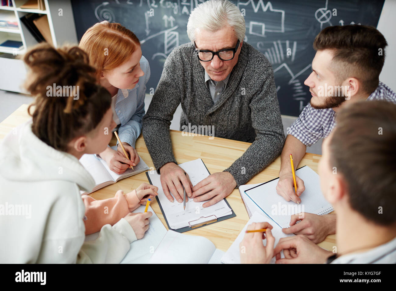 Teacher student conversation hi-res stock photography and images - Alamy