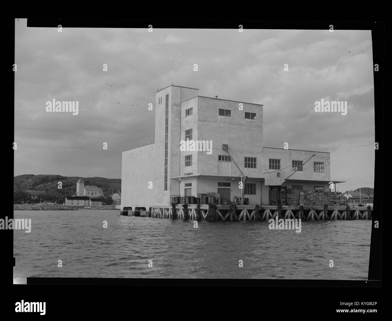 Engines in a warehouse hi-res stock photography and images - Alamy