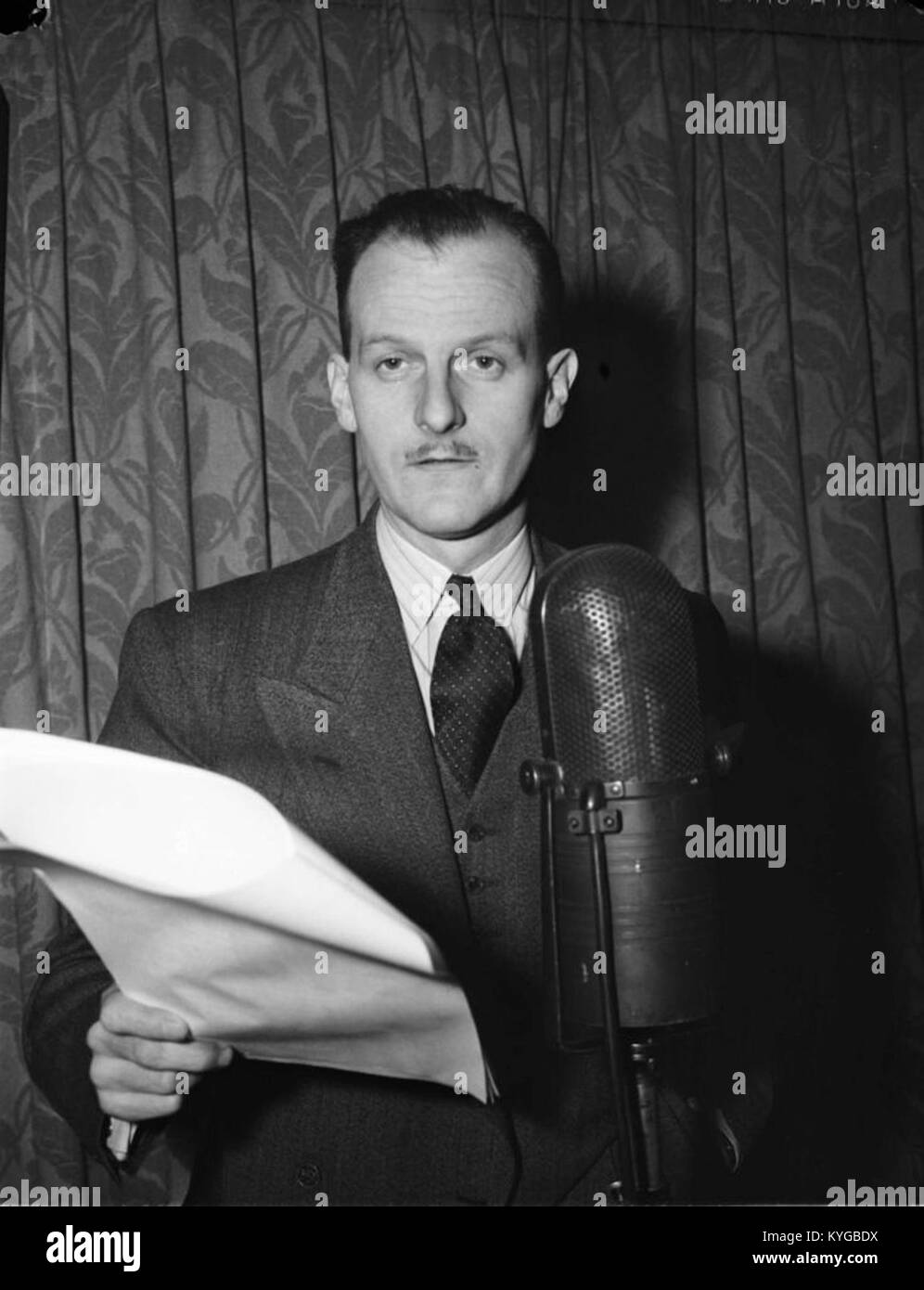 A historical radio program titled 'Ceux qui reviennent,' presented by ...